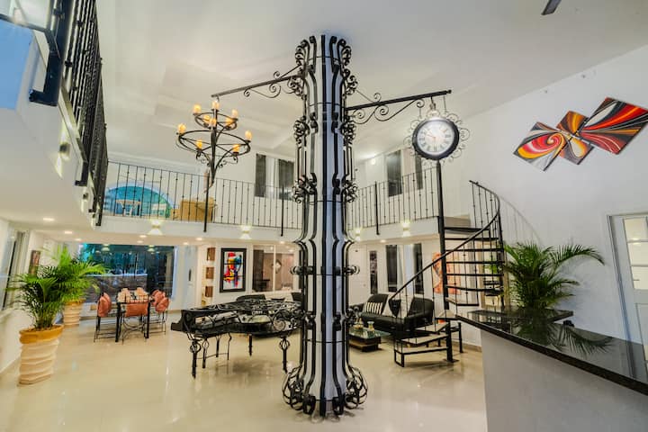 Walled City 9br Luxury Casa - Jacuzzi & Pool Table - Cartagena