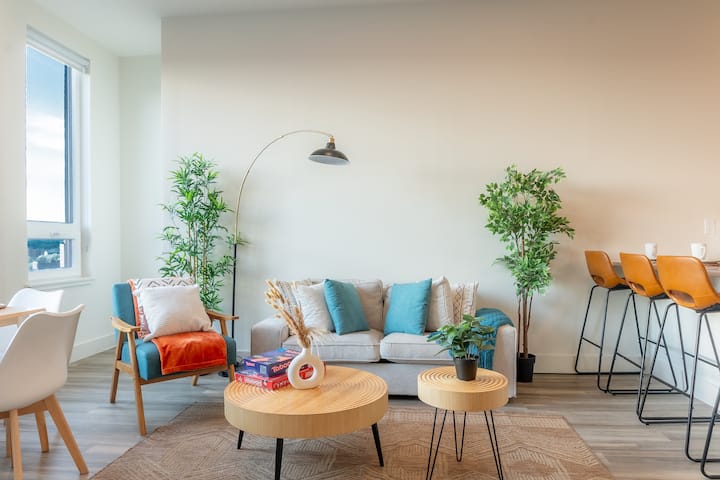 Chill & Book Now! 2br Apt | W/ Parking + Sleeps 12 - Livingston, NJ