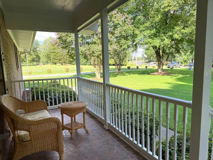 Charming Home In A Vibrant City! - Falls Lake, NC
