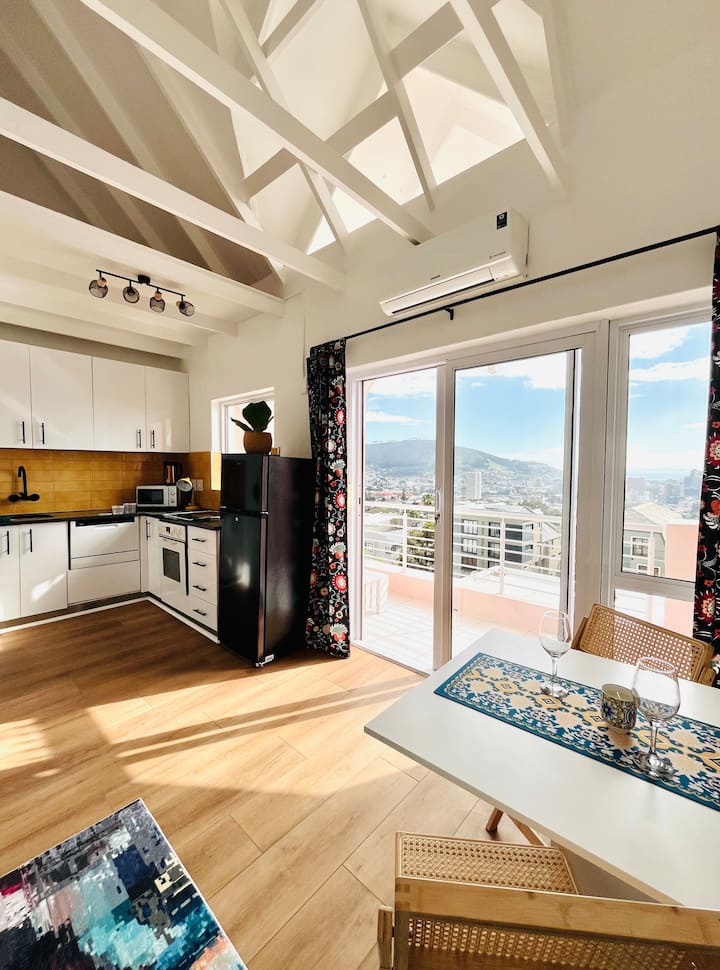 Top Floor Duplex With Spectacular Views & Pool - Le Cap