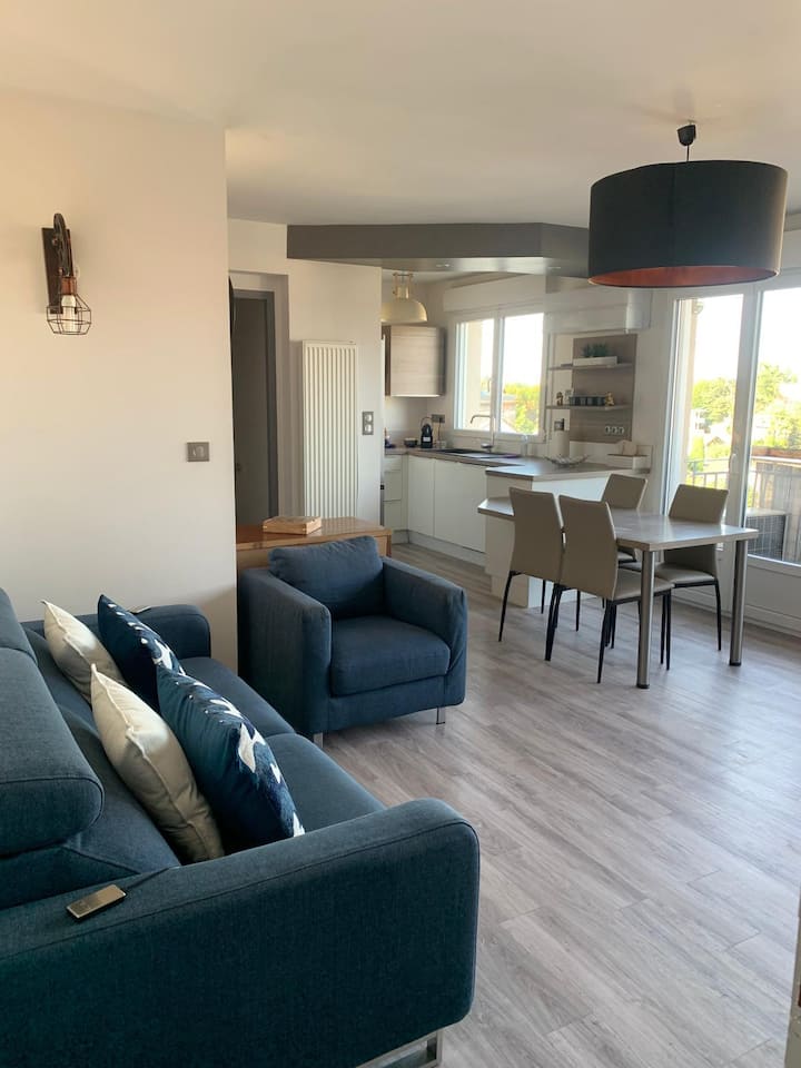 Elégant Appart Avec Balcon, Clim Et Garage - Lons