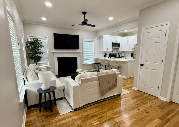 Chic Remodeled 3br In Central Atl Near Stadium/gsu - Atlanta, GA