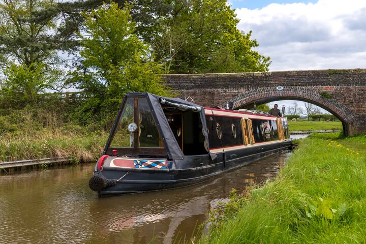 Skippered Narrowboat Holiday - Stafford (UK)