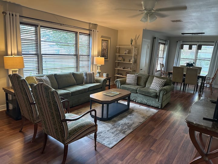 Cozy Cottage Escape - Spacious 3br/1ba - Monroe, LA