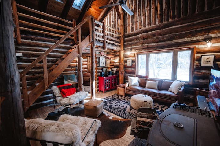 Unique Rustic Log Cabin Home - Tower Hill State Park, Spring Green