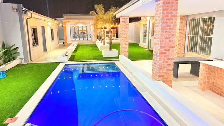 Nexus Luxury Lodge A( Netflix, Free Wi-fi, Dstv) - Springs