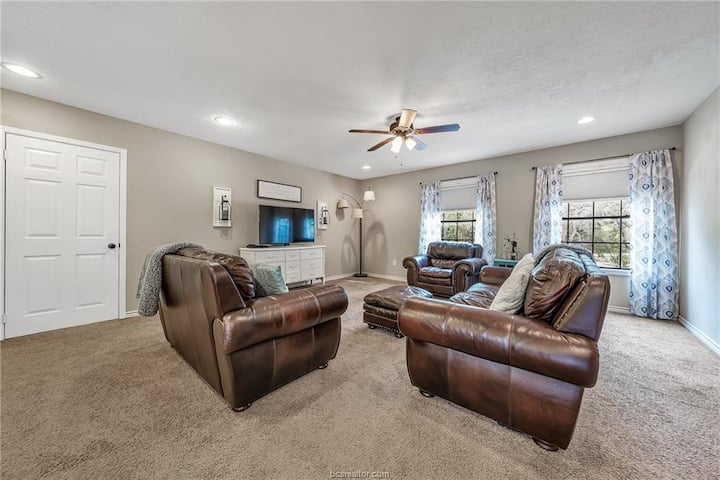 Cozy, Private, One-room House In College Station - College Station, TX