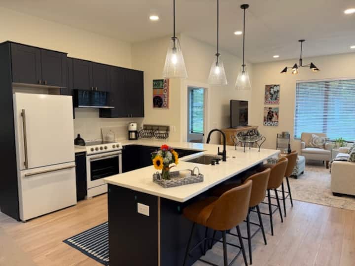 Private Guest Apartment W/ Own Entrance, Delafield - City Beach, Oconomowoc