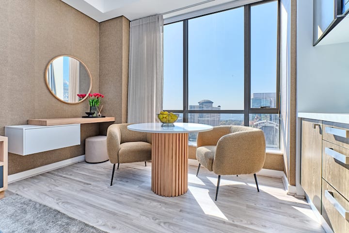 Stylish 1 Bed En-suite Luxury Apartment - Sandton