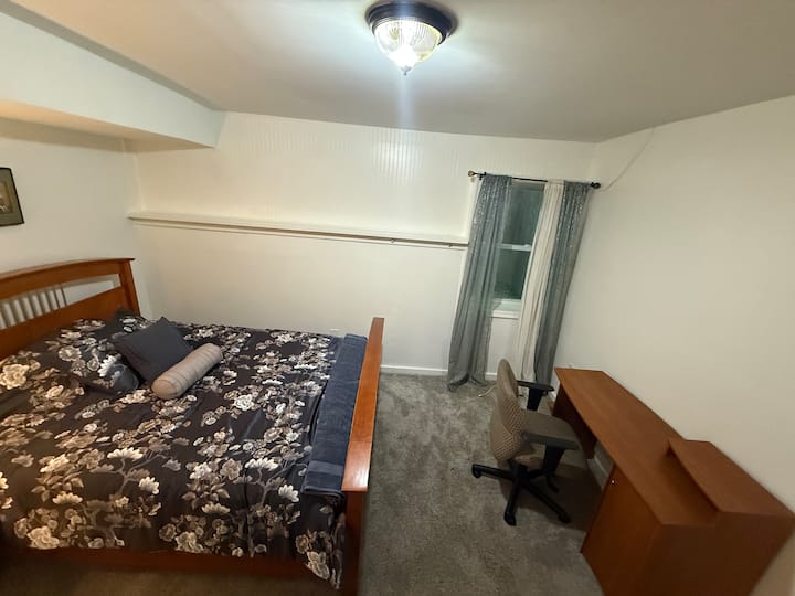 2 Bedroom Private Entrance Basement Apartment - Maryland