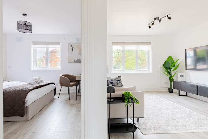 Direct Piccadilly Line To Heathrow & C. London - Twickenham