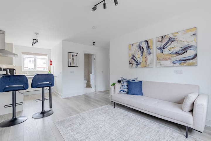 Easy Access To Heathrow & Central London By Train - Hounslow