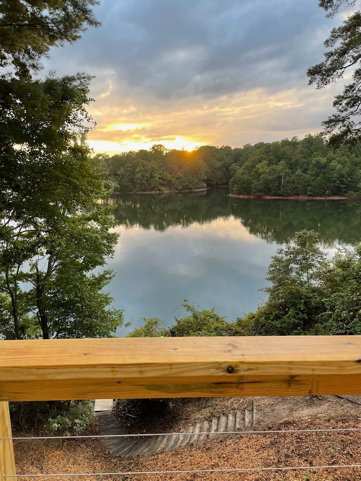 April Dates Available! Lakefront, Amazing Sunsets - Gainesville, GA