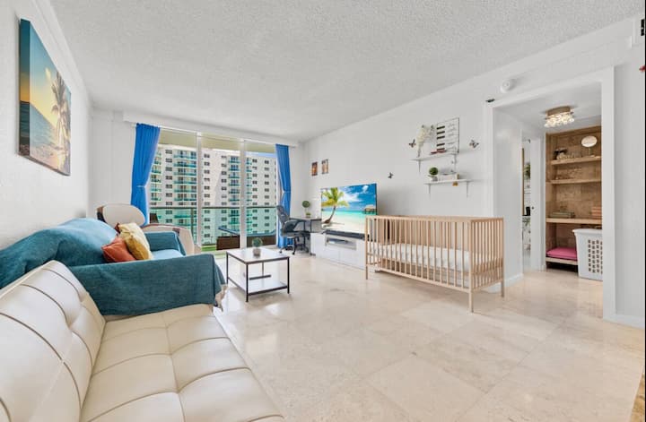 Amazing Ocean Front Apartment ! - Hollywood, FL
