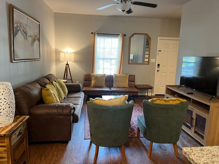 Stylish2br/2.5ba Townhome Near Baytree Hotspots - Valdosta, GA