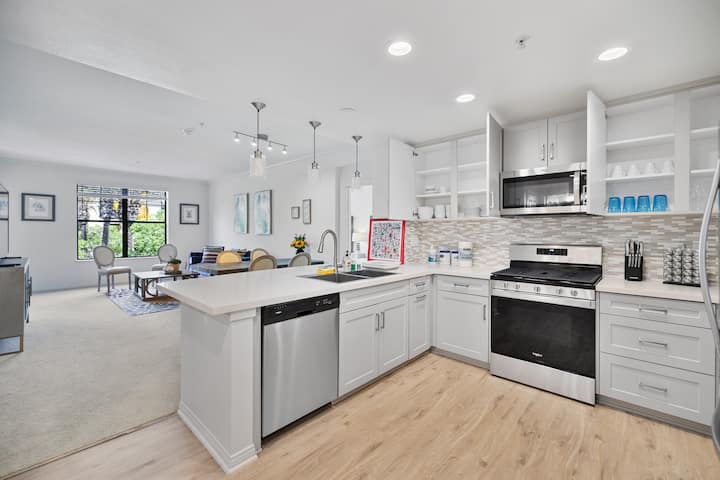 尔湾光谱中心旁/豪华3床公寓/泳池/厨房/健身房 - Irvine, CA