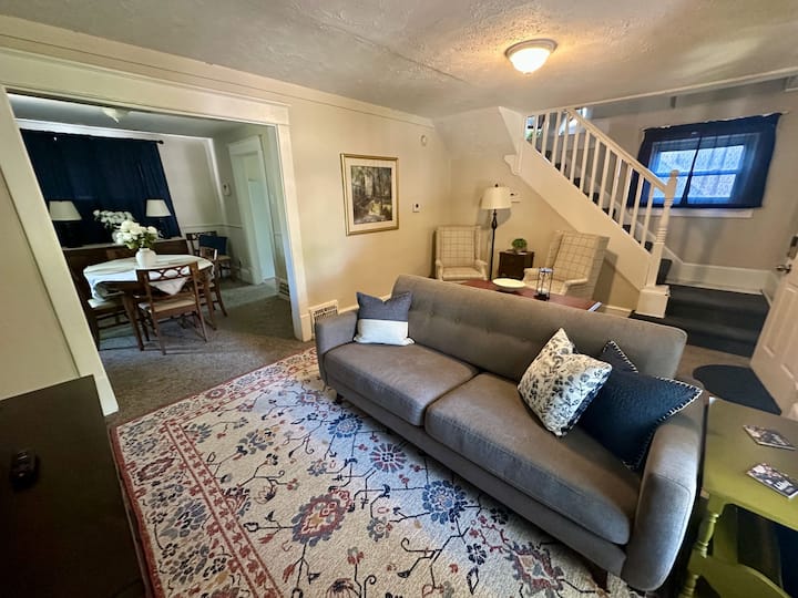 Akron 3br, Parks 2 Cars, Fast Internet, In Kenmore - Akron, OH