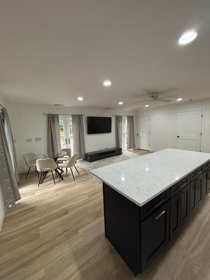 Midsize Cabin/guesthouse - Edgewater, NJ