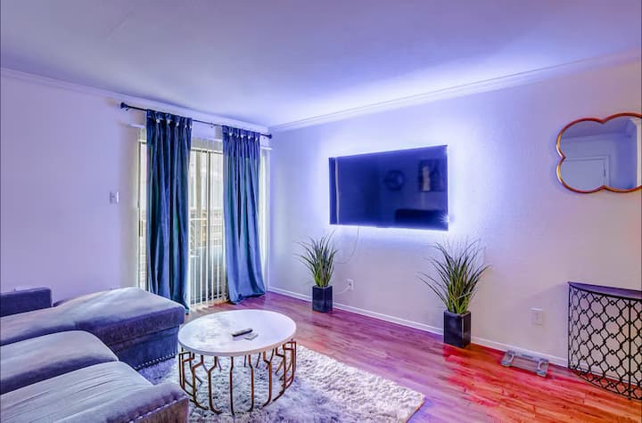 New Floating Bed | 1br | Prime Hideaway - Houston, TX