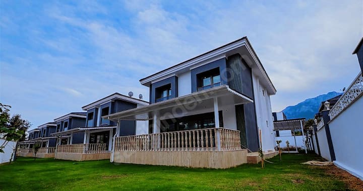 Ustatahir Vilları - Kemer