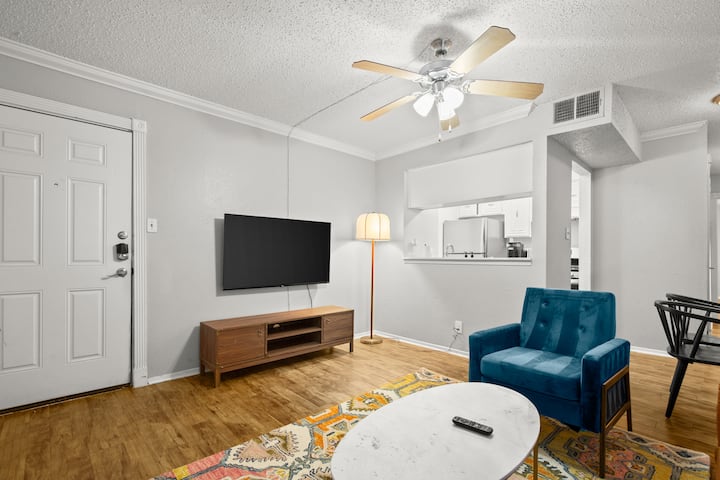 Modern Studio • King Bed • Downtown Austin Near Ut - Austin