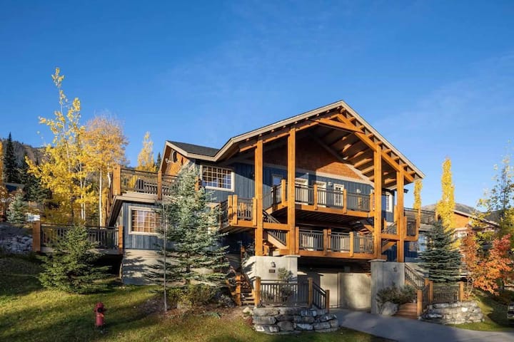 Aspen Cubby Too: Top Floor Mountain View - Golden