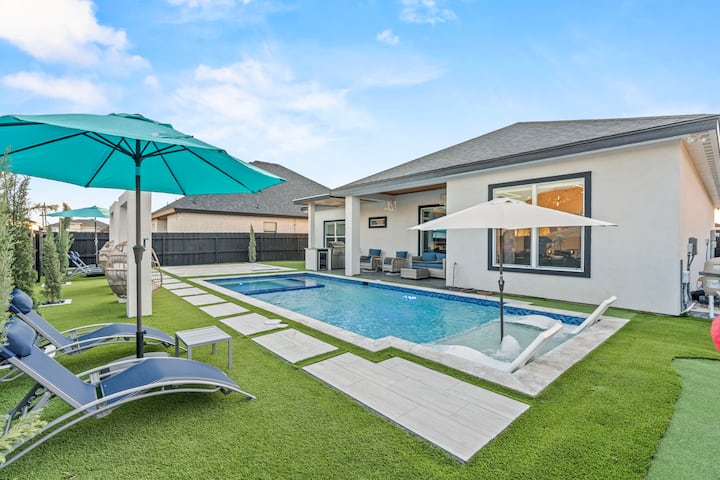 Lux 3br Heated Pool Spa Mini-golf Fire-pit 100" Tv - 에덴부르그