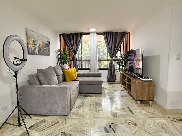 Poblado Gem • Walk To Provenza & Steps To Shops - Envigado