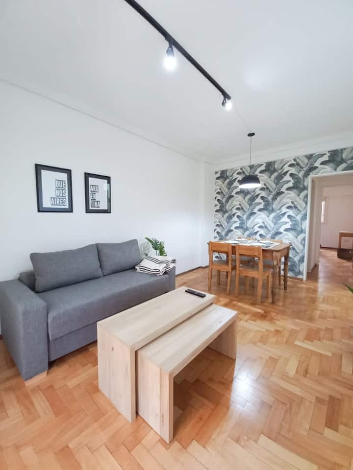 Melo Apart Luminoso C/ Balcón Y Bien Conectado. - Buenos Aires