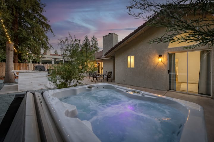 Clovis Retreat Hottub & Firepit - Fresno, CA