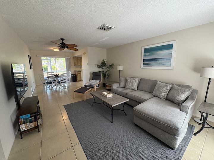 Gulf Coast Getaway, 5 Min To Beaches & Dearborn St - Florida
