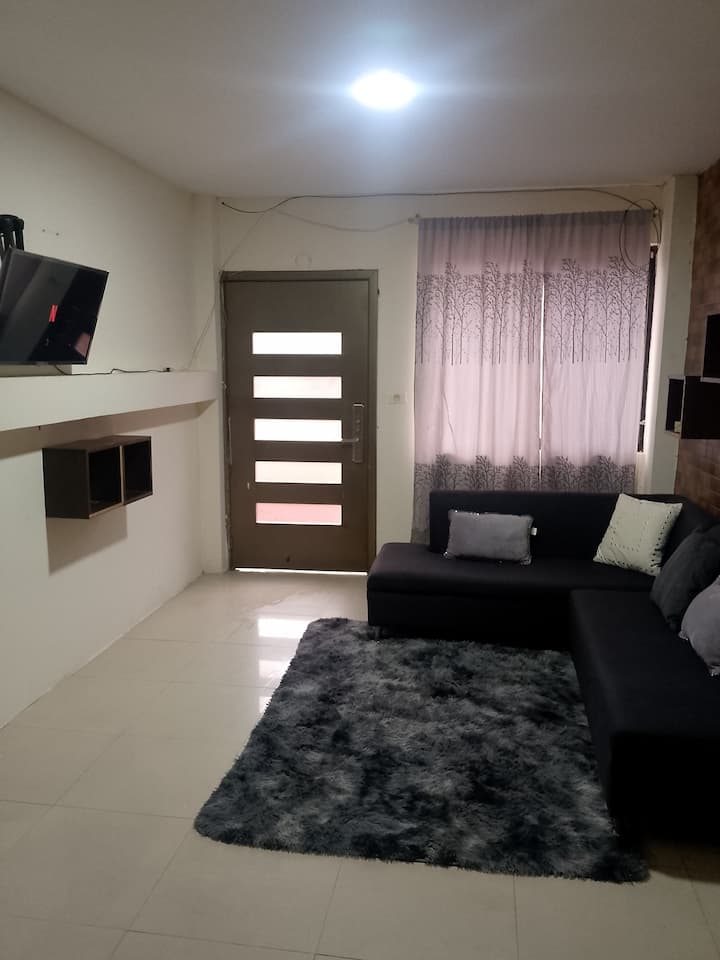 Moderna Casa Amoblada En Zamora - Zamora