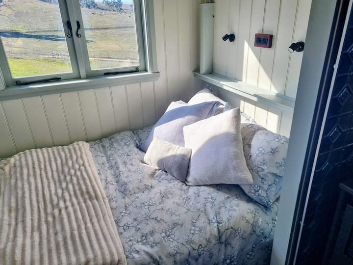 Charlotte's Hut - Bathurst