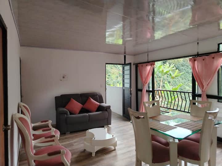 Casa Campestre
Avistamiento De Aves Y Ardillas - Manzanares, Colombia