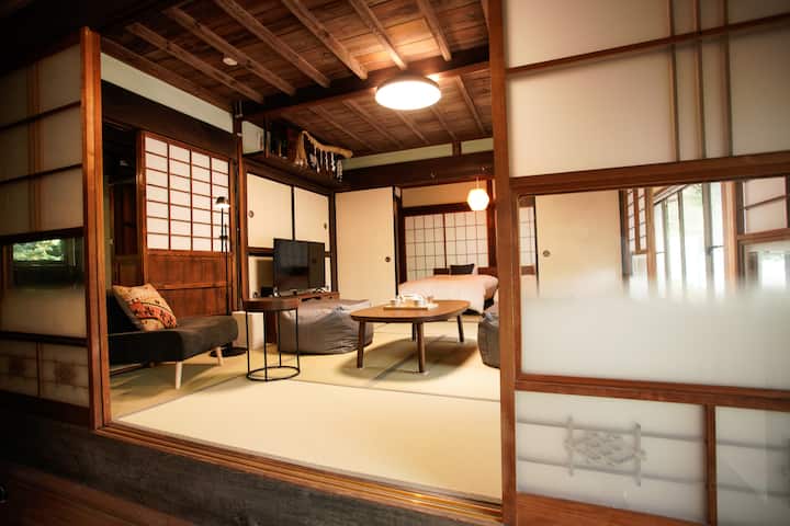 伝統とモダンが融合した里山の古民家に暮らすように泊まる - Narita