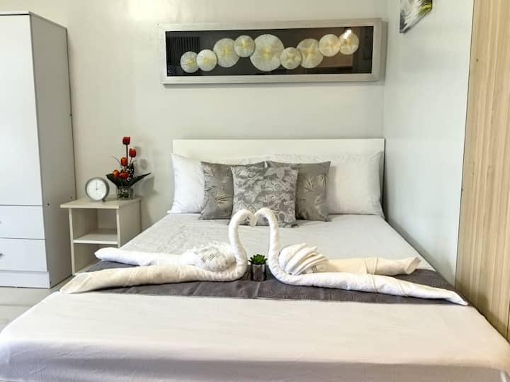 Verdant Condo W/ Pool & Balcony - Puerto Princesa