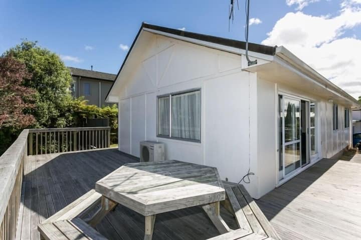 Come & Stay At Acacia Bay - 3rd Night Free! - 陶波湖