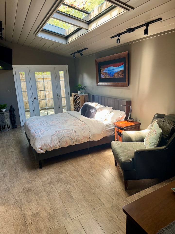 Cozy Guesthouse Short Walk To Carmel-by-the Sea - Carmel-by-the-Sea, CA