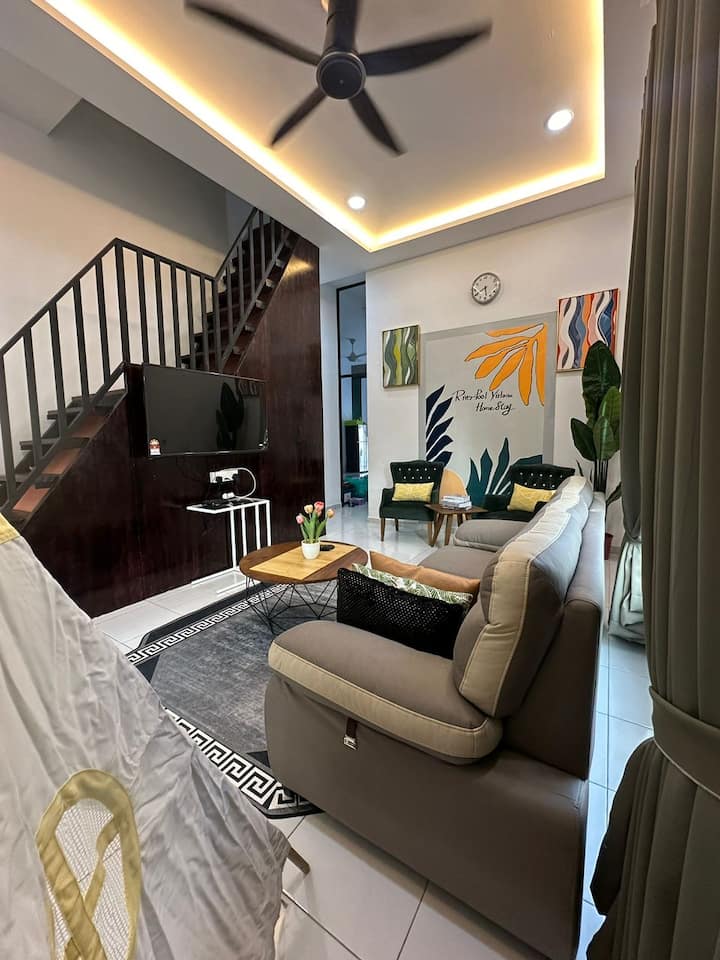 Home With Private Pool - Alor Setar