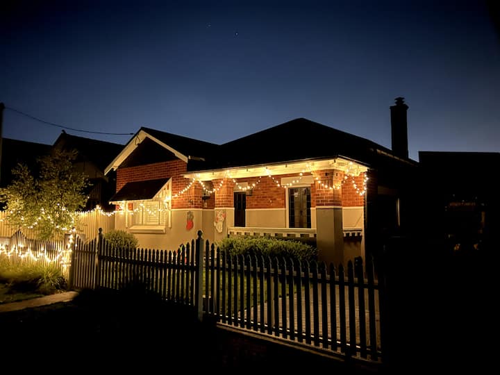 Main House At 164 Tudor - 뉴캐슬