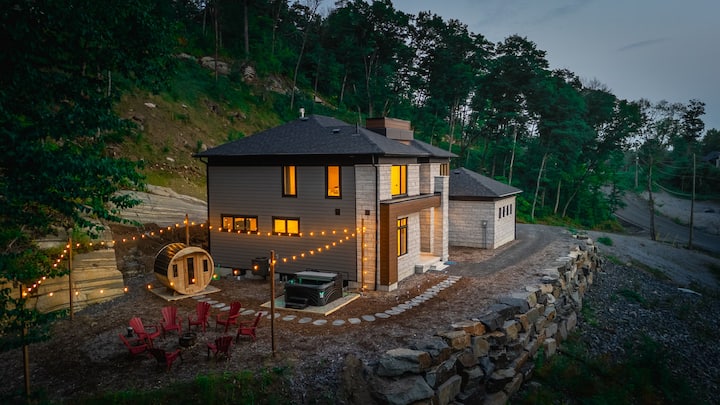 Luxe Forest Retreat| Hottub| Sauna| Pooltable|view - Ontario 60