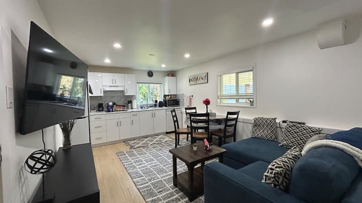 2br Garden Suite, Yard & Ev Charger, By Grouse Mtn - Mount Seymour