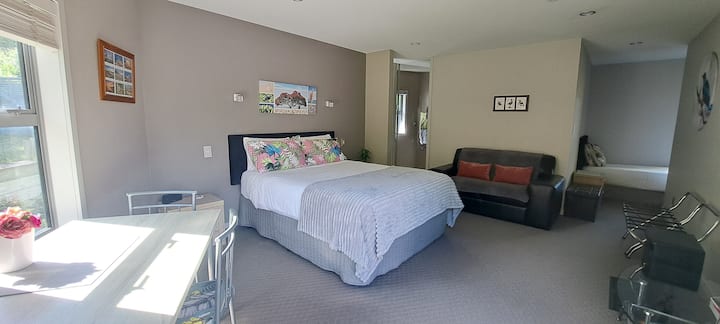 Hidden Gem In Oaklands B&b - 內皮爾