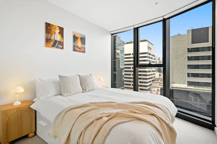 Modern Retreat On The Cbd-docklands Border - Melbourne