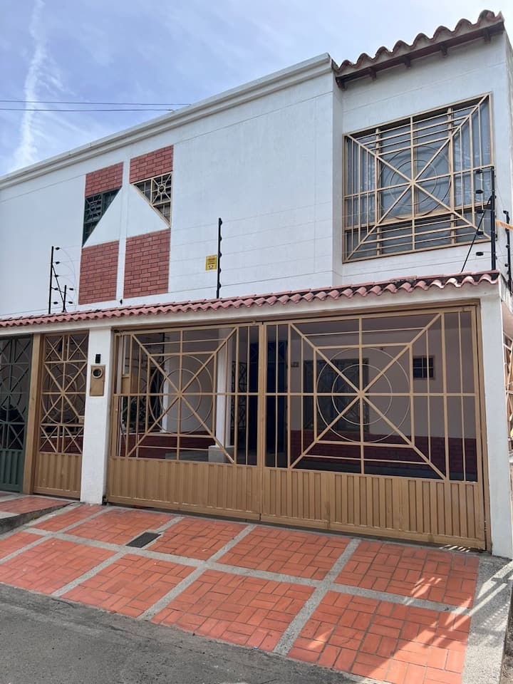 Casa Familiar Céntrica En Colsag Frente Ufps - Cúcuta