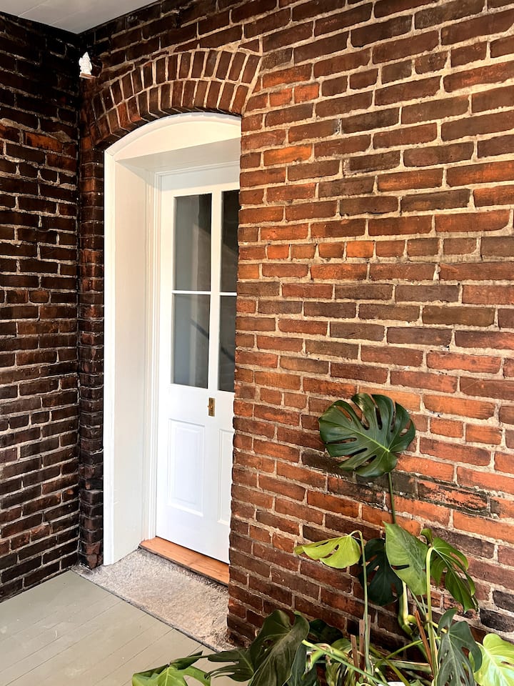 The Aura Abode - Decorah, IA