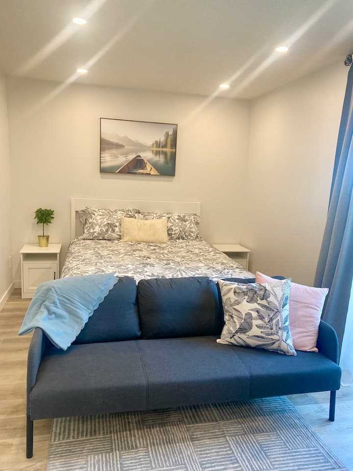 Upper Floor Private Hotel Style Suite Inner City - Calgary