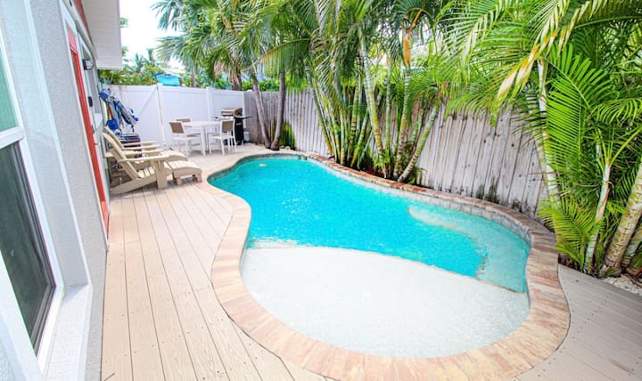 Beautiful Ground Level Home With Heated Pool! - Anna Maria Island, FL
