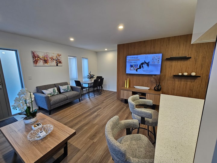 New Spacious Townhouse - Waiheke Island