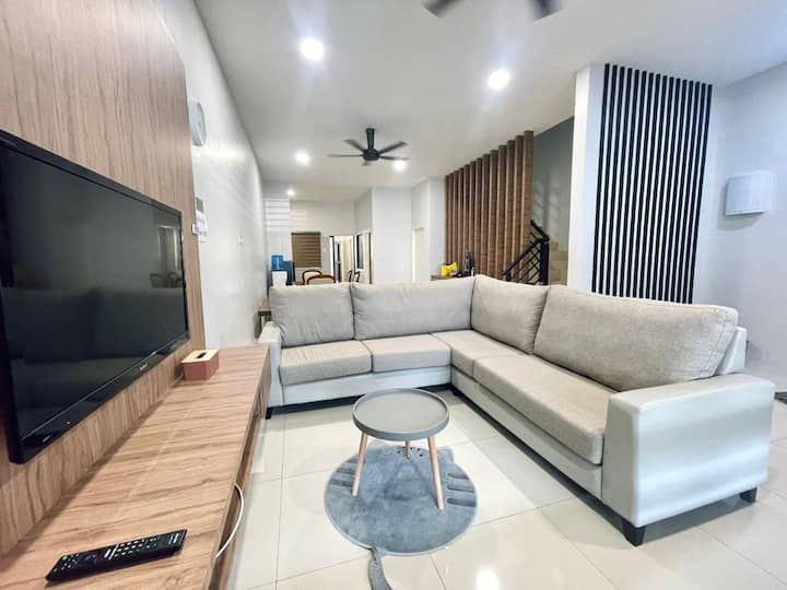 Cozy&comfort Double-storey House*4r4br* - Kuantan